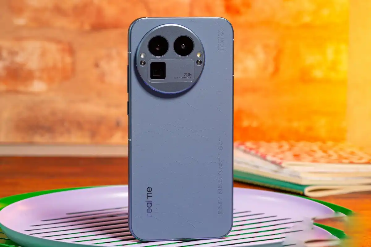 TechsBucket - Realme GT 8 Pro Design