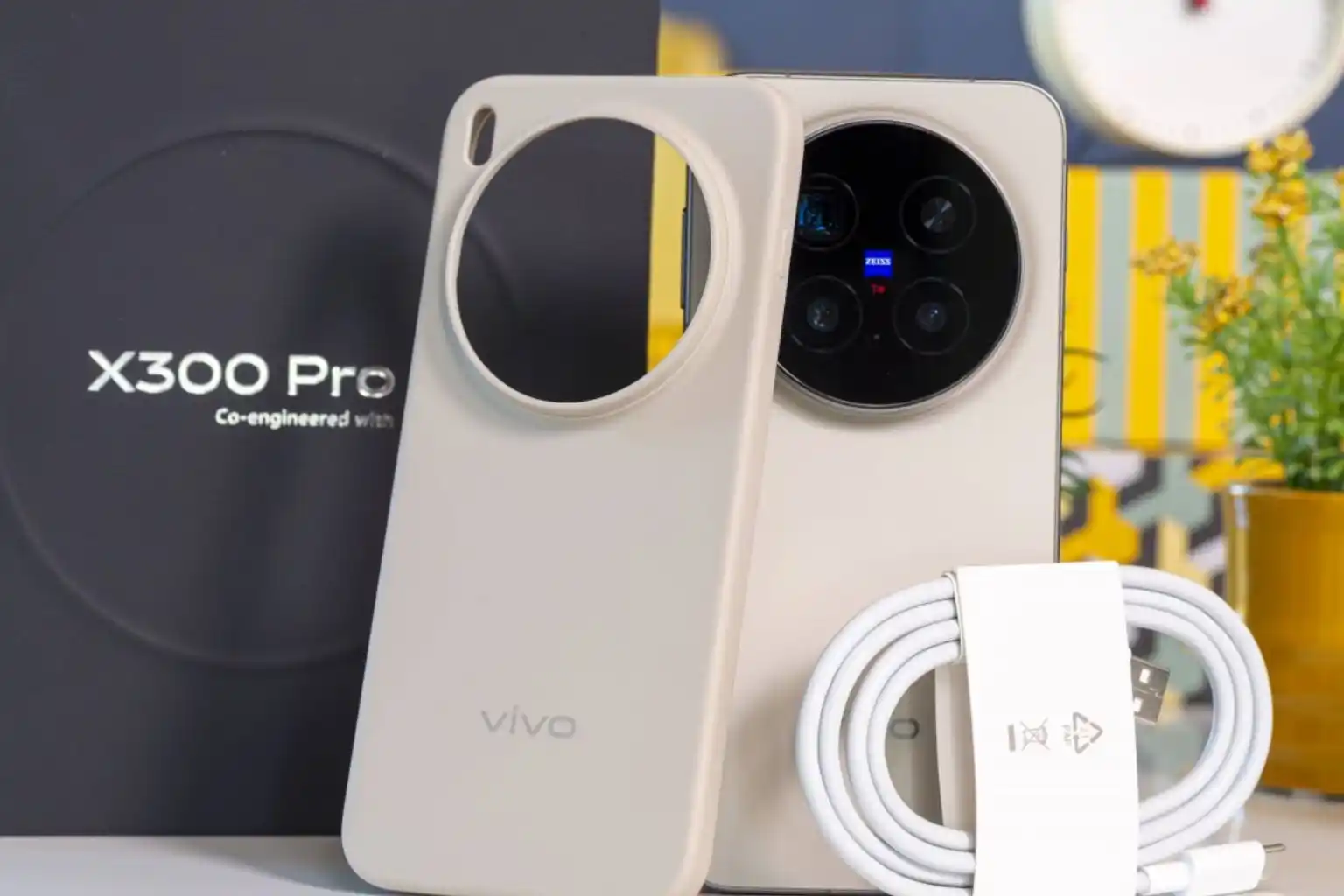 TechsBucket - Vivo X300 Pro